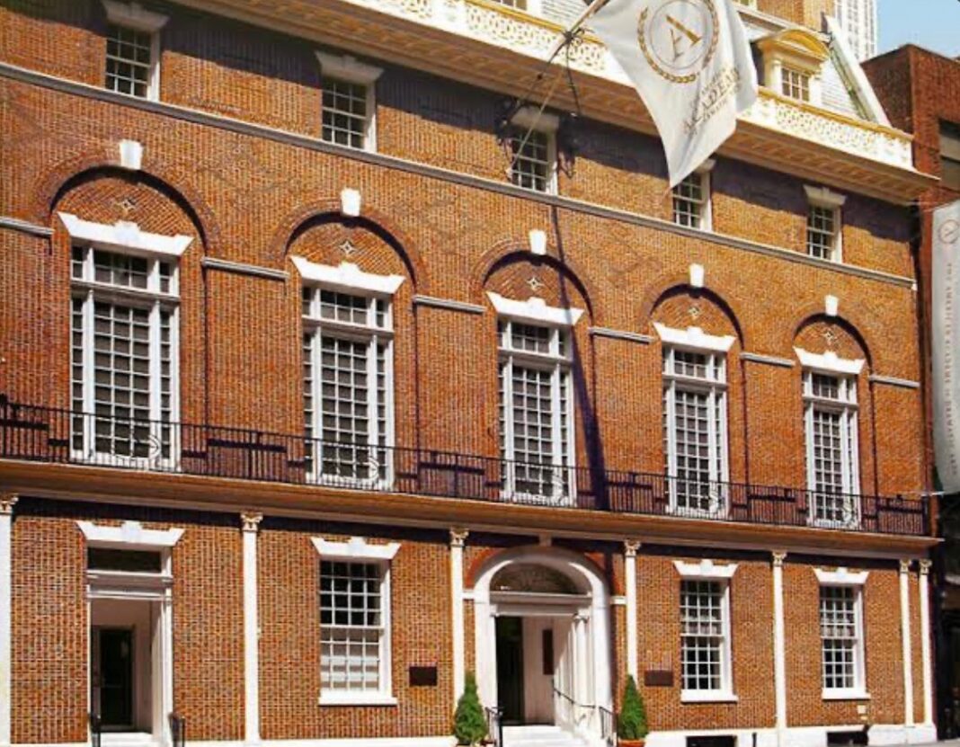 Colony Club: New York's First Private Women's Club New York