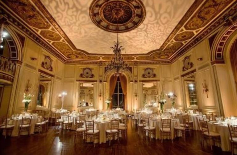 Colony Club: New York's First Private Women's Club New York